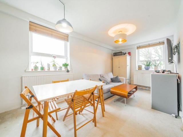 Belgrave Gardens, London NW8 1 bed flat to rent £1,800 pcm £415 pw