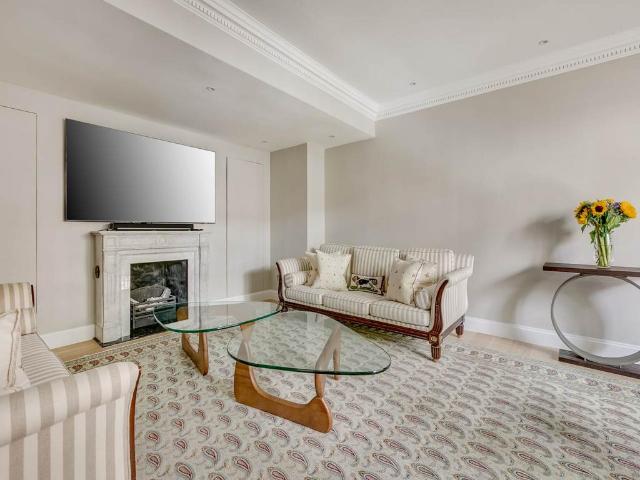 Belgrave Place, Belgravia, SW1X 3 bed house to rent £10,000 pcm £2,308 pw