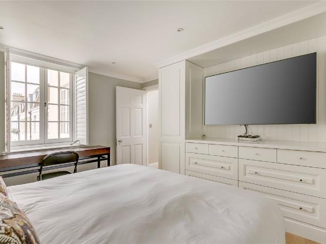 Belgrave Place, London SW1X, 3 bed flat to rent, £10,000 pcm | PrimeLocation