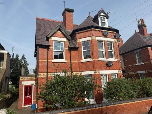 Belgrave Road, Colwyn Bay LL29, 2 bed flat to rent, £850 pcm | PrimeLocation