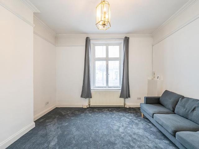 Belgrave Road London SW1V 1 bed flat to rent £1,950 pcm £450 pw