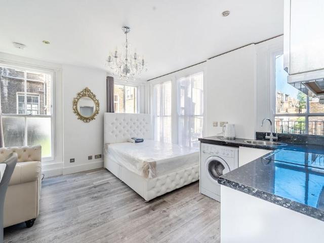 Belgrave Road, Pimlico, London, SW1V Studio to rent £1,750 pcm £404 pw