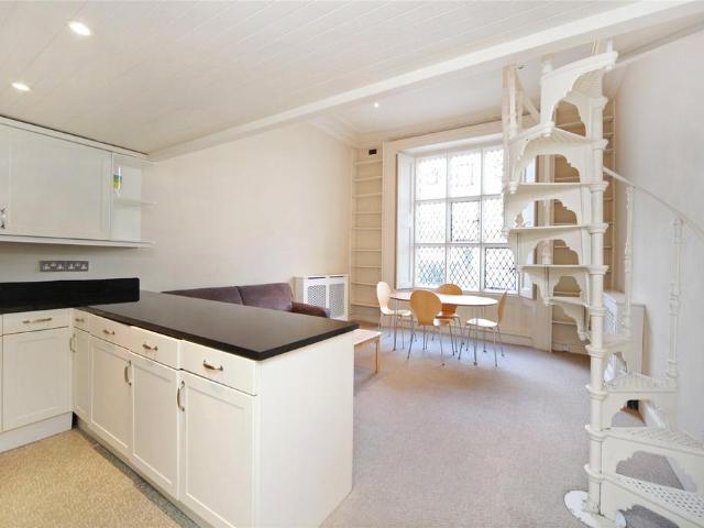 Belgrave Road, Pimlico, SW1V 3 bed flat to rent £3,748 pcm £865 pw