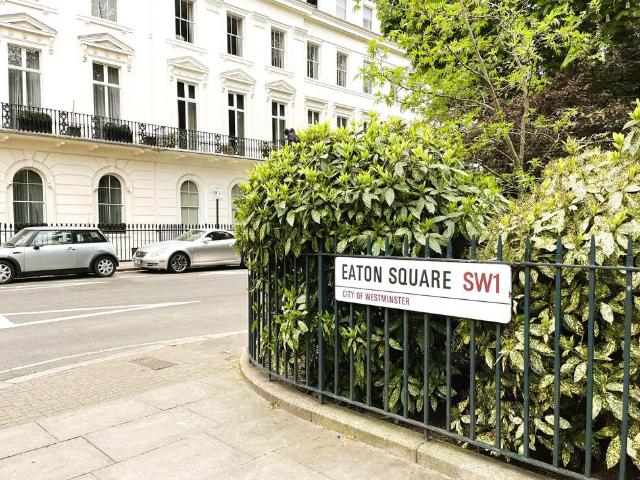 Belgravia, London SW1W 3 bed apartment to rent £36,833 pcm £8,500 pw