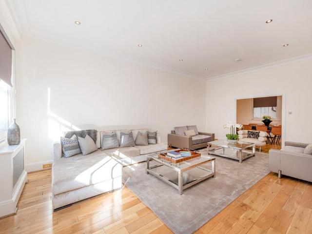 Belgravia SW1X 4 bed terraced house to rent £14,083 pcm £3,250 pw