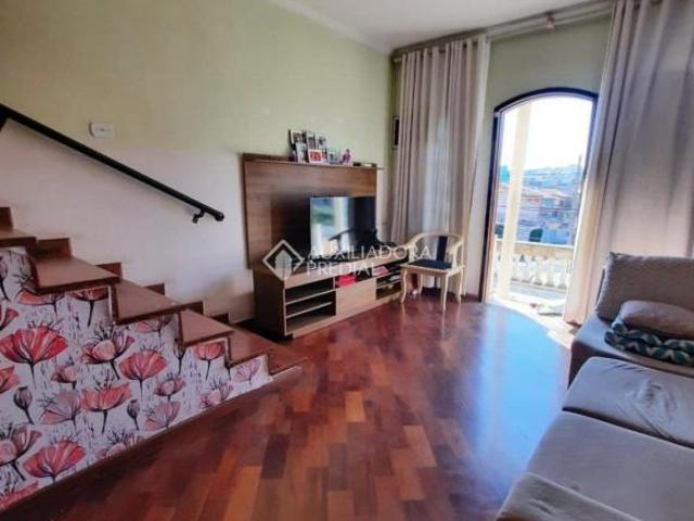 Belísimo e Amplo Sobrado com 06 quartos 01 suíte Sala com varanda. Quintal, 03 Vagas
