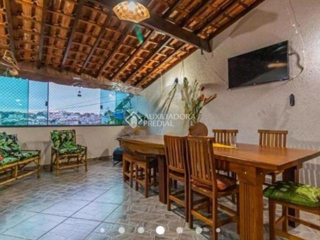 Belísimo Sobrado + Edicula com 03 quartos, Área gourmet, Fino acabamento, 02 Vagas
