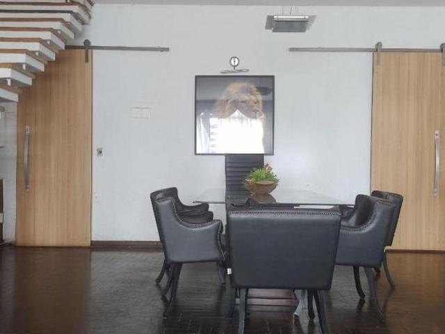 Belíssimo apto Duplex assinado por arquiteto de época Jaques Pilon