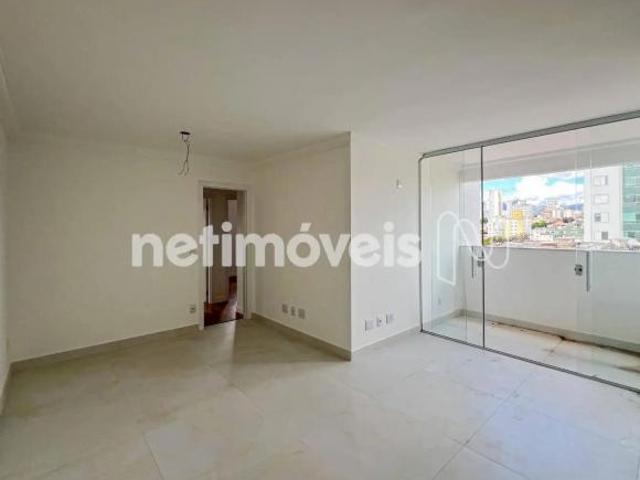 Belíssimo apartamento 3 quartos no Sagrada Família