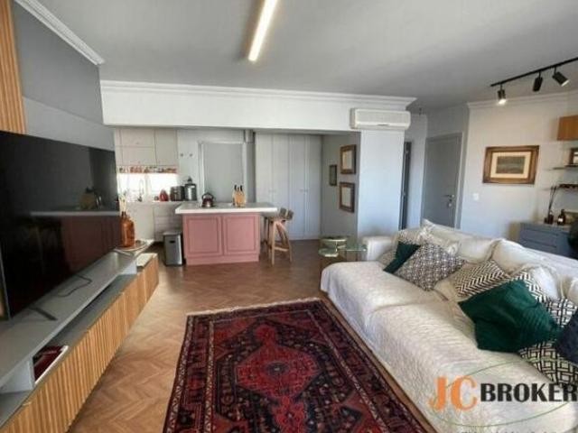 Belíssimo apartamento com 137 m² de área útil, 4 dormitórios sendo 3 Suítes, 3 vagas
