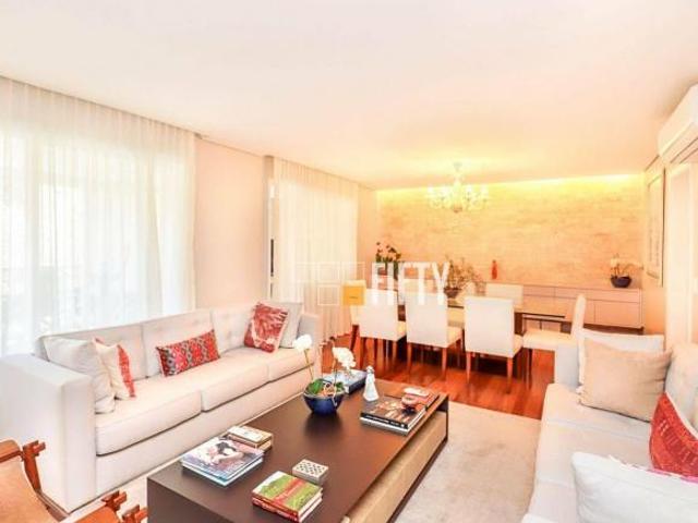 Belíssimo apartamento com 226 m², 3 suítes e 4 vagas à venda na Vila Nova Conceição São Paulo/SP