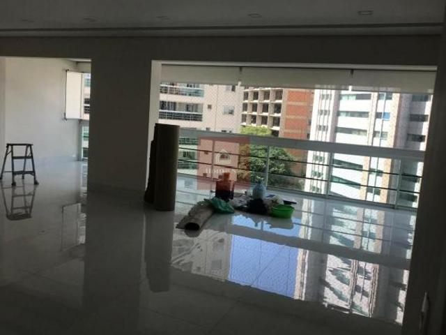 Belíssimo apartamento com 3 suítes, sala ampliada a venda na Vila Olimpia
