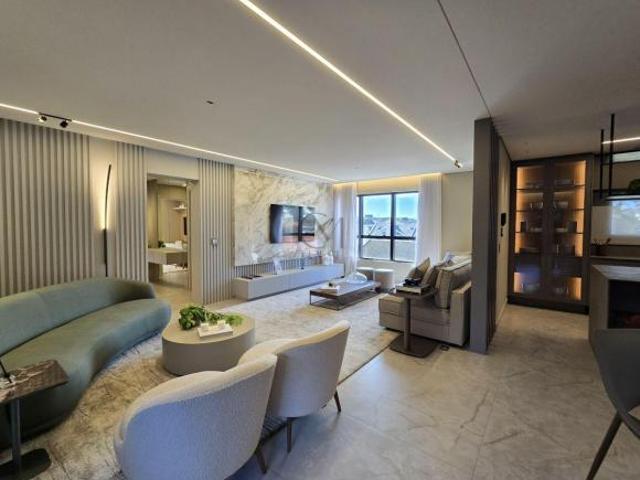 Belíssimo Apartamento com 3 suítes 100% mobiliado no Centro Cívico