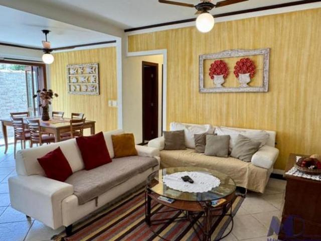 Belíssimo apartamento a 80 metros do mar