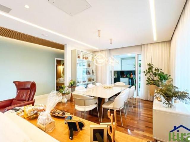 Belíssimo apartamento à venda de 284m, 3 Suítes, piscina na varanda, vista para Reserva, 4 vagas no