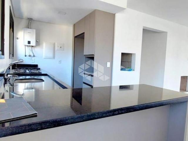 Belissímo apartamento de 2 quartos, 1 suíte, sacada 2 garagens