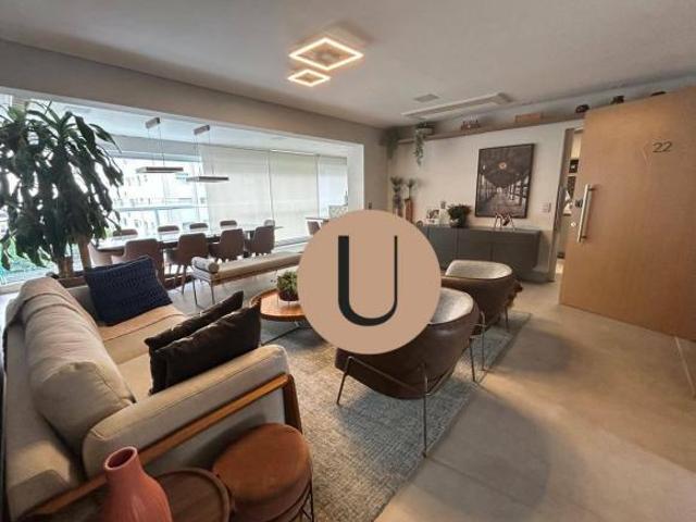 Belíssimo Apartamento de Alto Padrão à Venda em Moema Pássaros