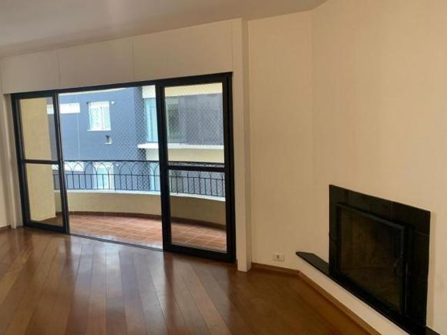 Belíssimo Apartamento em Itaim Bibi com 142 m²!