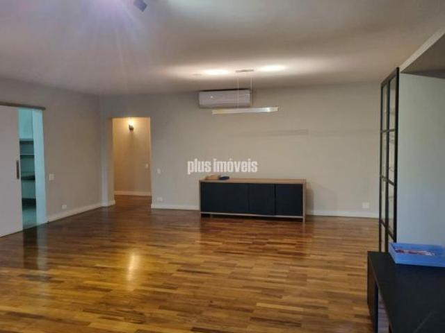 BELÍSSIMO APARTAMENTO! EXCELENTE LOCALIZAÇÃO!