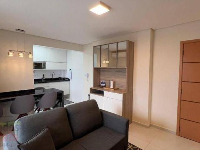 Belíssimo apartamento mobiliado com 2 dormitórios sendo 1 suíte e 2 vagas à venda, 95 m² por R$ 699