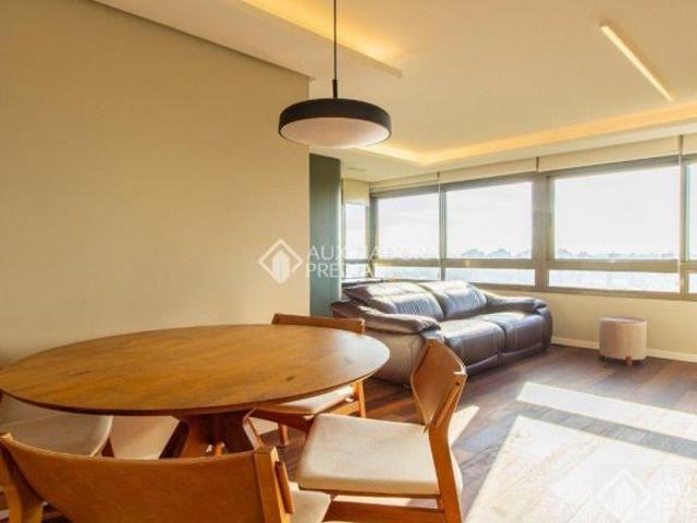 Belíssimo apartamento mobiliado, 2 quartos, com vista livre permanente, 2 vagas escriturada no bair