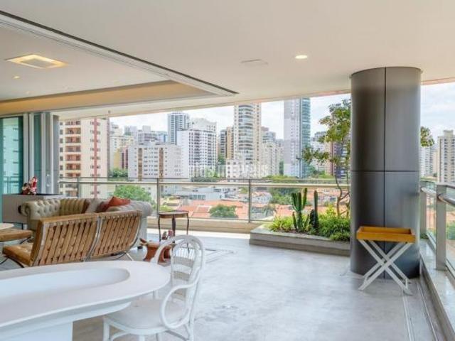 BELÍSSIMO APARTAMENTO NO PARAÍSO