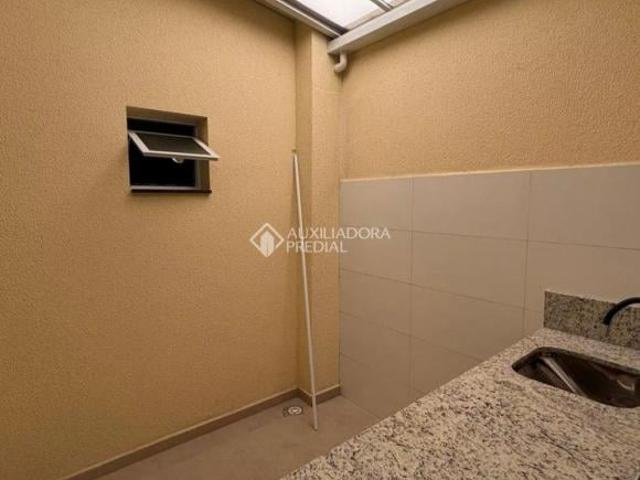 Belíssimo Apartamento sem condomínio com 02 quartos, Quintal com retrátil, Cozinha planejada, Vaga