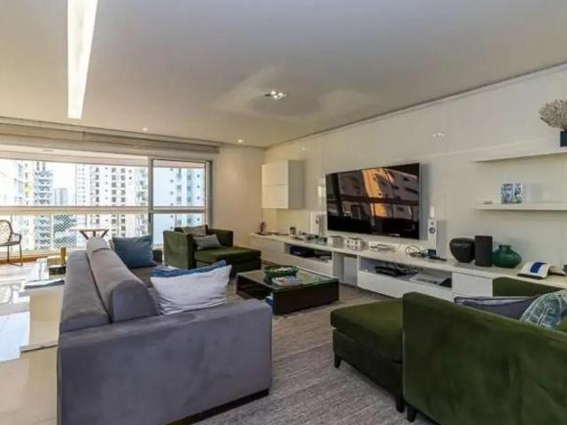 Belíssimo Apartamento á Venda em São Paulo, Moema