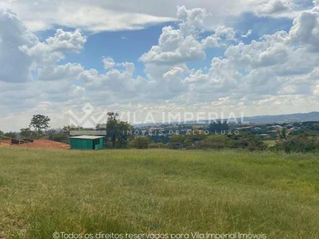 Belíssimo lote em localização privilegiada à venda na Fazenda da Grama!