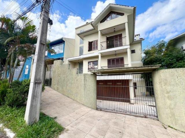 Belissimo sobrado 3 dormitorios com suite,sotão e piscina. Proximo ao Hospital Nossa Senhora das Gr