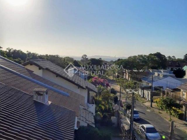 Belíssimo Sobrado 3 dormitórios em Porto Alegre