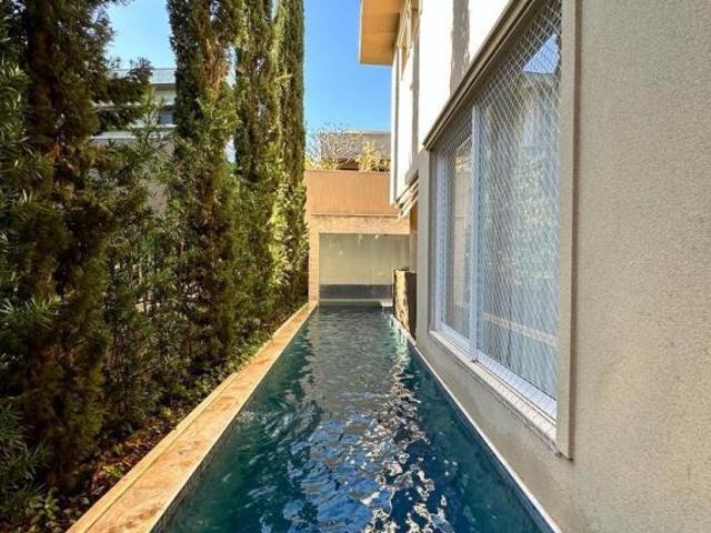 Belíssimo sobrado à venda, no cond. Golfe Residencial