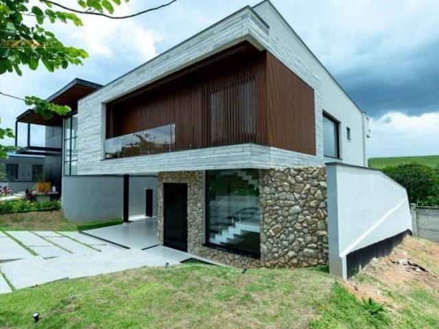 BELISSIMO SOBRADO COM VISTA