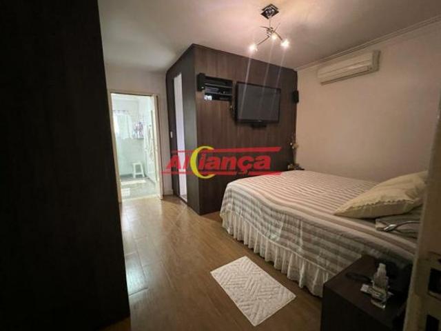 BELISSIMO SOBRADO CONDOMÍNIO FECHADO CENTRO 3 DORMS / 4 VAGAS COBERTAS /LAZER TOTAL 1.200.000 MIL