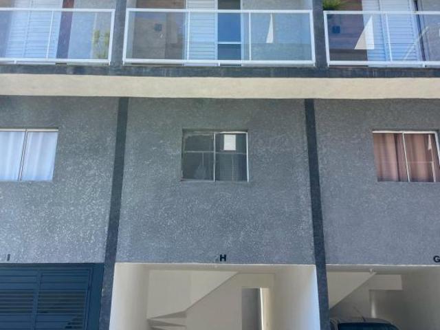 Belíssimo Sobrado em condomínio Village, Residencial Santo Antônio
