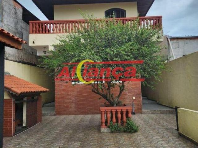 Belissimo sobrado, excelente para familia com amplo espaço interno, quintal com espaço Gourmet, Ga