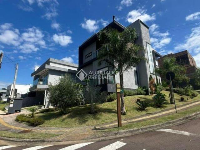 Belíssimo sobrado no Condomínio Cyrela Landscape seminário com 4 quartos 1 no térreo