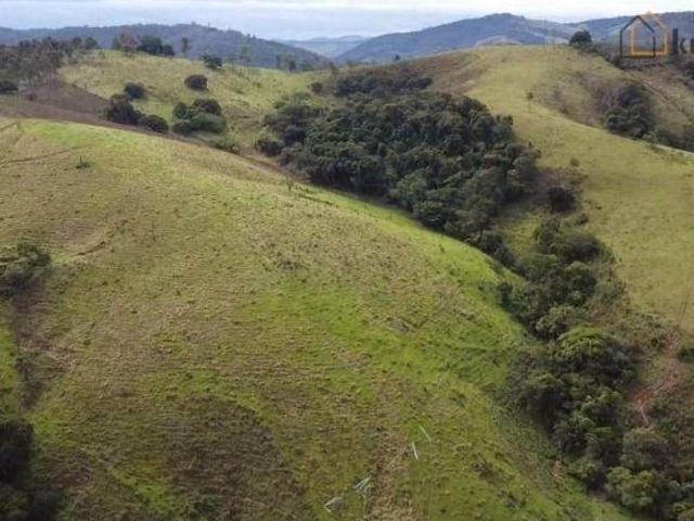 Belíssimo sítio a venda na cidade de Monte Alegre do Sul com divisa em Socorro, com 21 alqueires. Ex
