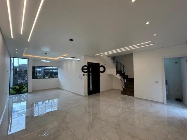 BELÍSSIMO TRIPLEX DE ALTO PADRÃO EM REGIÃO DE FORTE CRESCIMENTO