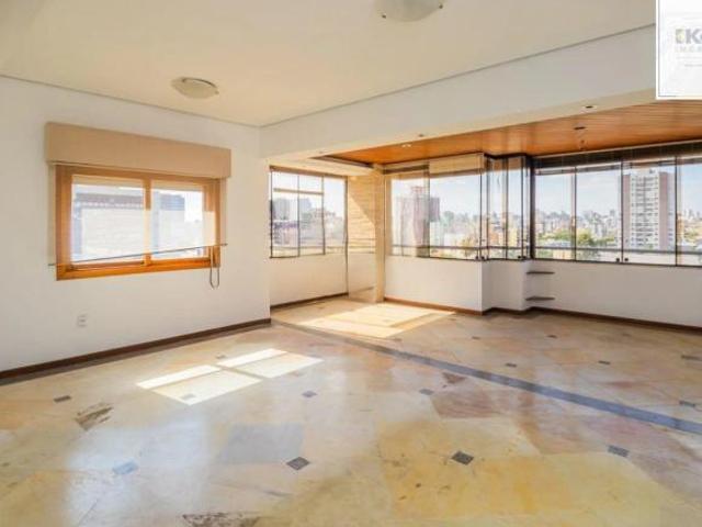 Belíssima cobertura duplex, com 262m2, com 3 dormitórios no coração do bairro Me