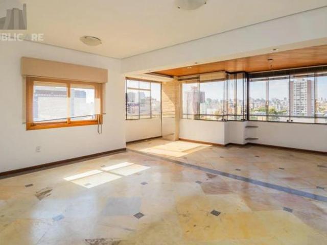 Belíssima cobertura duplex, com 262m2, com 3 dormitórios no coração do bairro Me
