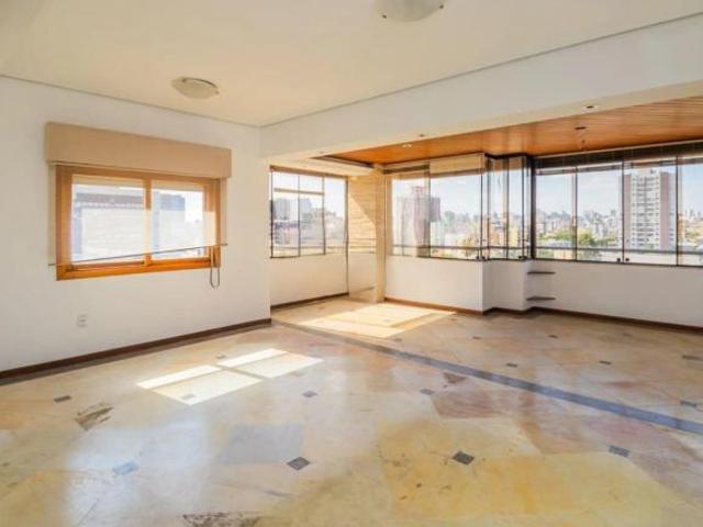 Belíssima cobertura duplex, com 262m2, com 3 dormitórios no coração do bairro Me