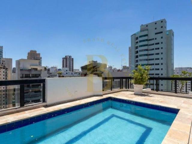 Belíssima cobertura duplex, com vista panorâmica, localizada em Moema
