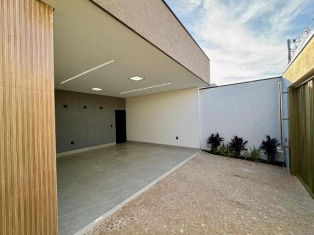 Belíssima Casa Térrea á venda no bairro jardim Botânico em Uberlândia com 3 suites