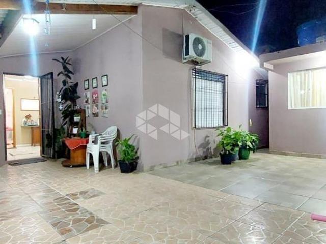 Belissíma casa térrea de 3 quartos, suíte, lavanderia, garagem