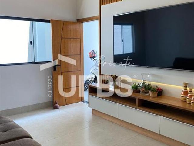BELISSIMA CASA TERREA FRENTE PARA O PARQUE DA CRIANÇA EM APARECIDA DE GOIANIA