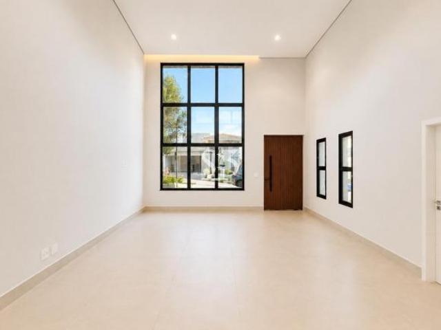 Belíssima casa térrea moderna à venda em condomínio na cidade de Valinhos SP, bairro Roncáglia!