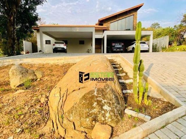 Belíssima casa térrea no Condomínio Panorama com 4 Suítes com 378m²de área construída e muita privac
