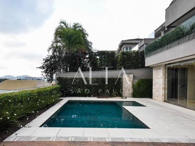 Belíssima Casa à venda, Mobilada e Decorada no Residencial Villa Solaia em Alphaville