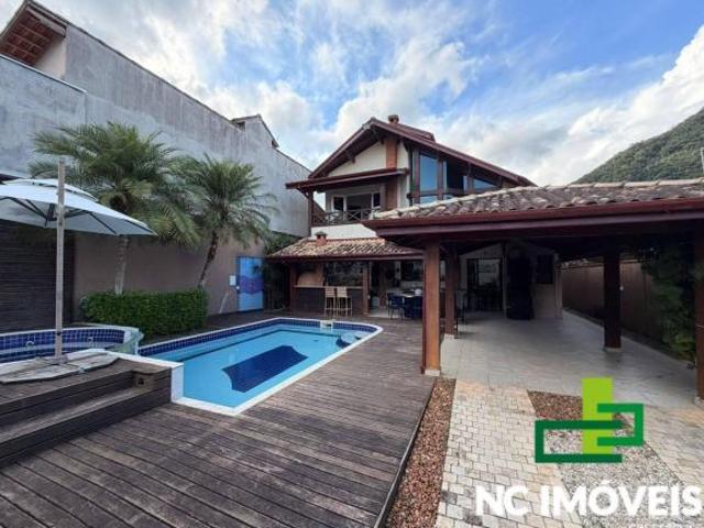 Belíssima Casa à Venda no Cidade Jardim Caraguatatuba